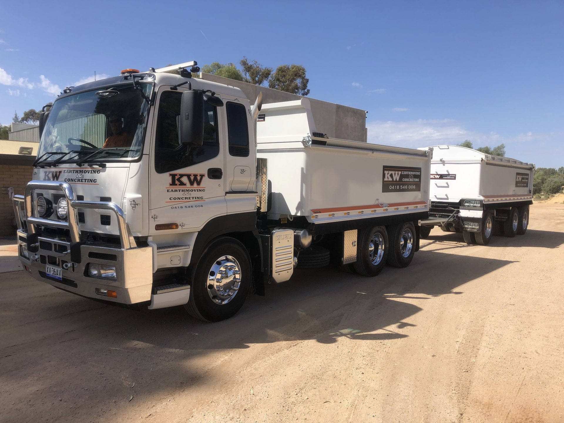 11.5m3 tipper & 15m3 trailer | KW Earthmoving & Concreting